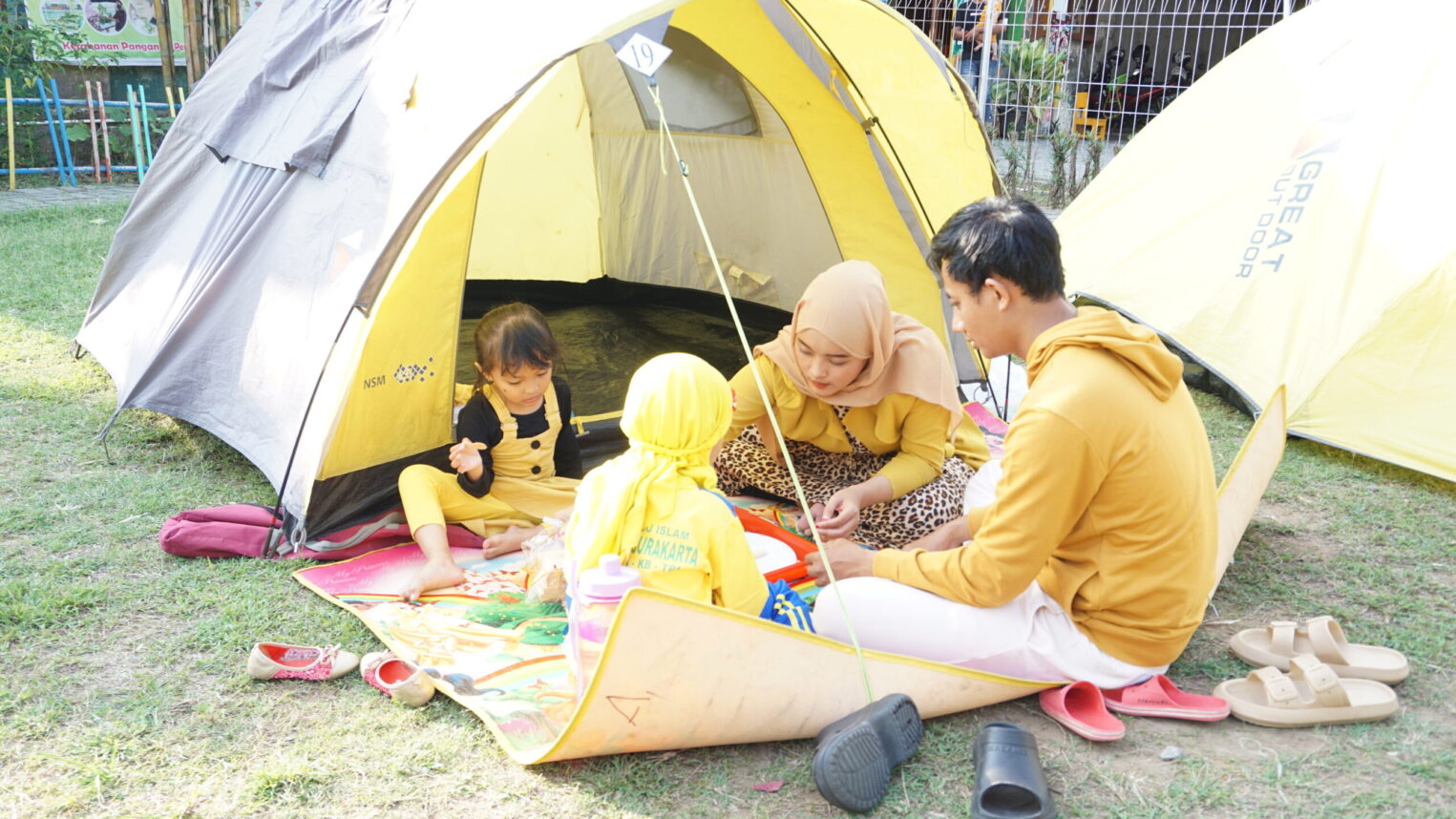 MOMEN MANIS AYAH BUNDA SAAT HABISKAN WAKTU BERSAMA DENGAN BUAH HATI DALAM PROGRAM FAMILY CAMP - YPID